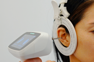 耳の3D形状撮影装置オトスキャン（Otoscan）を全店に導入しました。